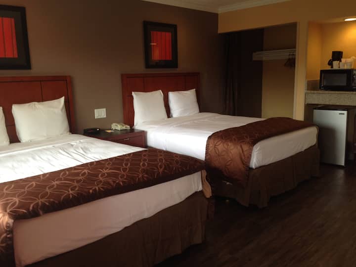 Travelodge El Cajon -1 Private Room, 2 Queen Beds - Lakeside, CA