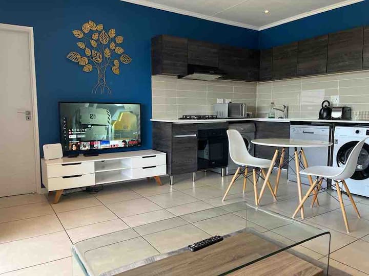 Executive, Central, Secure 1 Bed Apt In Bryanston - Sandton