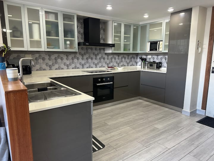 Luxury Modern Glass 3 Bed Loft Condo, City Center - Cebu City