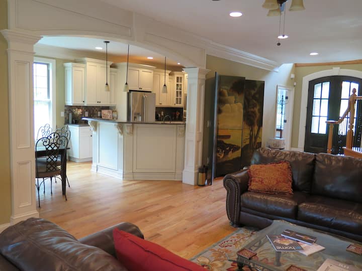 Large Newly Constructed Home Near Downtown - Greenville, SC