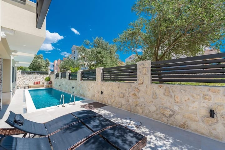 Apartment For 5 People In Novalja - Novalja