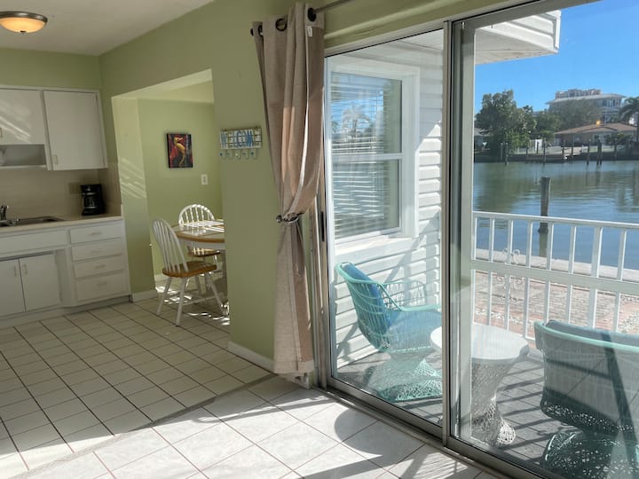Parker Manor Water View 2 Br Apt - Clearwater Beach, FL