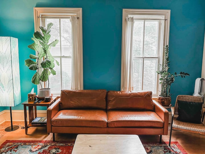 Spacious, Historic, Artsy Downtown Home - Lawrence, KS
