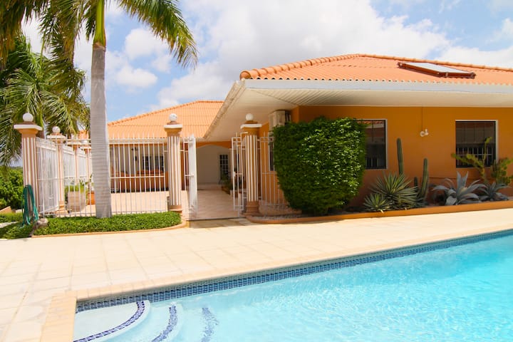 Villa On A Resort,  Pools, Bbq, Porch, Near Beach - Curazao