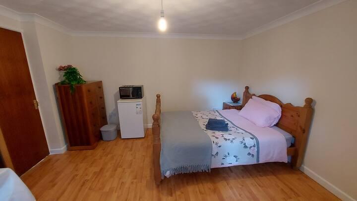 Cosy Hut - Milford Haven
