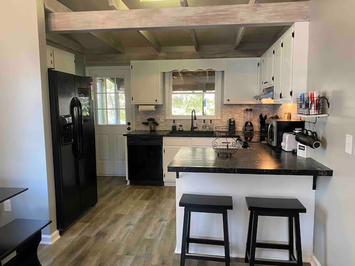 Winston-salem, Quiet, Renovated. Near Everything! - Winston-Salem, NC