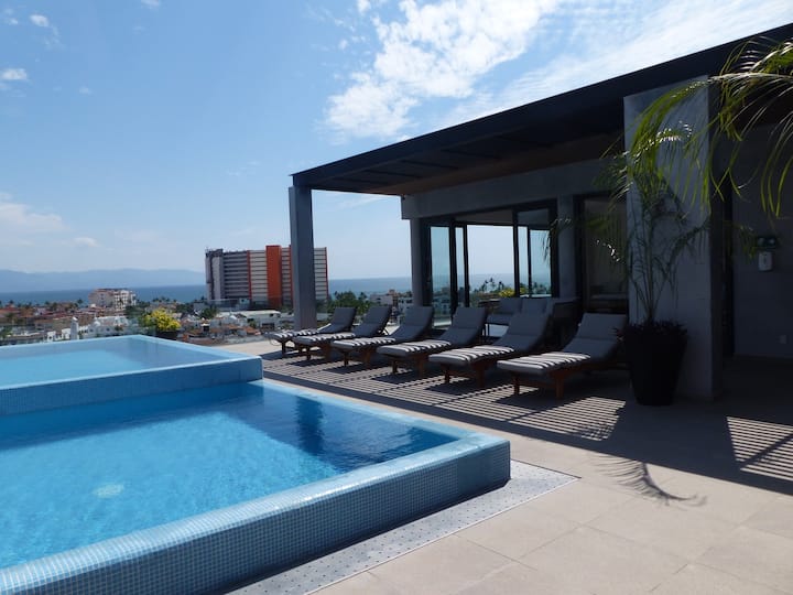 Tropical Oasis ★ Penthouse ★  Stocked Kitchen - Puerto Vallarta