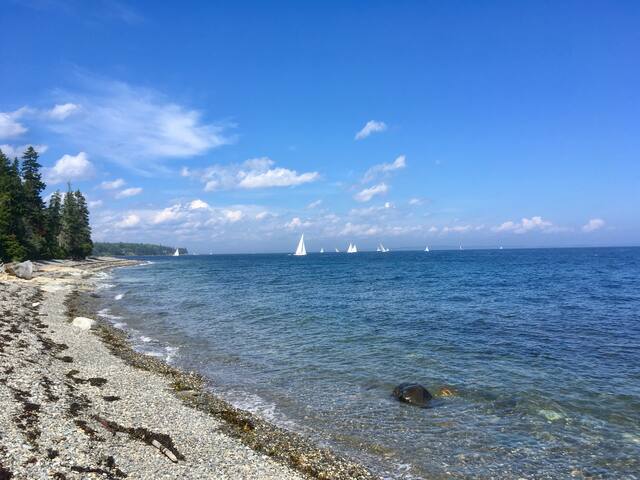 Beautiful Cottage on Island Bluff & Beach - Cottages for Rent in ...