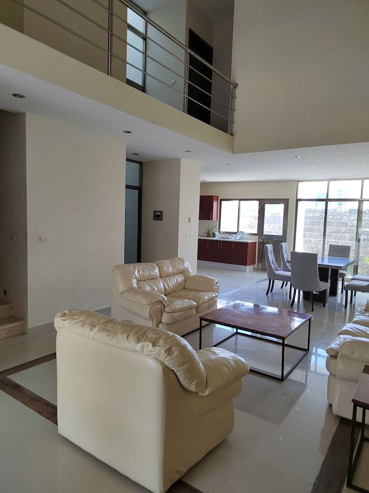 Casa Hermosa 3 Pisos Y Roof Garden, 5 Recamaras - Pachuca