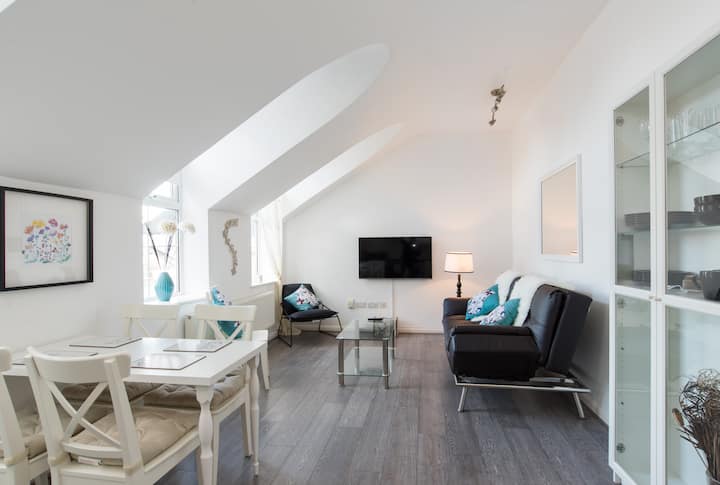 New 2 Bedroom Apartment With Parking Near Centre - Cardiff