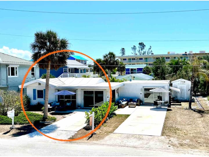 Casa Amistad 2 - Third House From The Beach - マナソータ・キー, FL