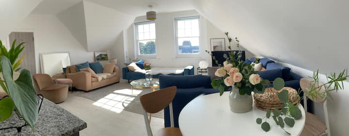 Light And Spacious Entire Loft Apartment - Uckfield
