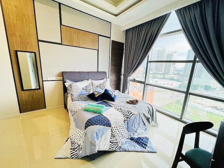#S4 Double Bed Room~ Spacious W Working Space - Petaling Jaya