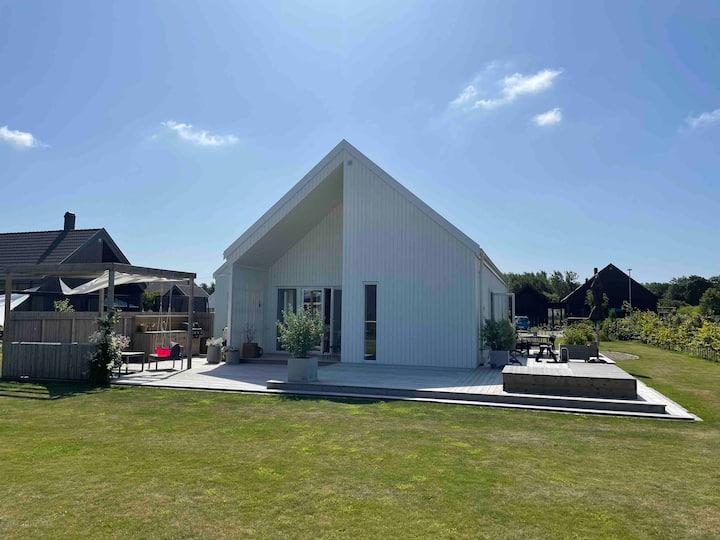 Stor Villa I Sommarstaden Varberg - Varberg