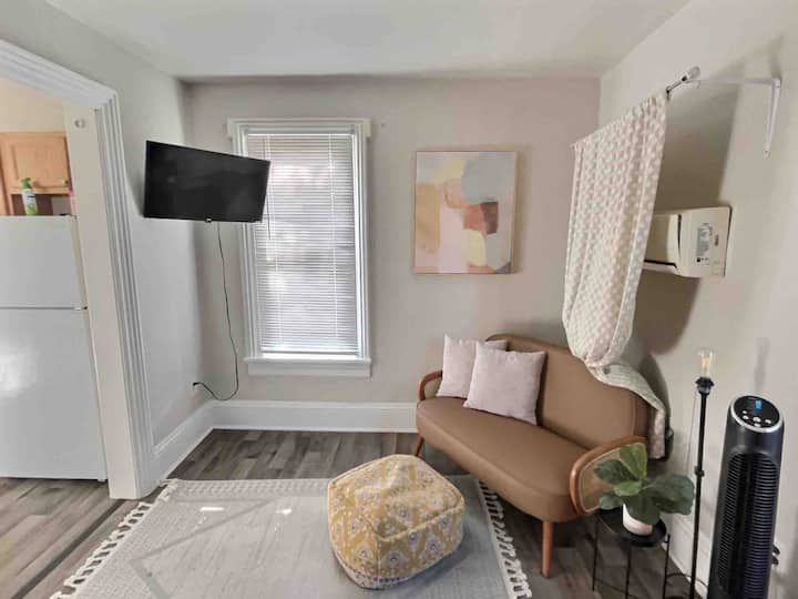 Lovely Studio No 2 - Cedar Rapids, IA