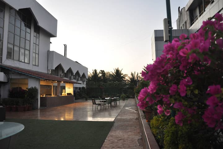 Backpacker’s Dream – Shared Bed In Cbd - Bengaluru