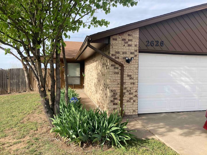 Family Friendly Townhome/duplex Near Fort Sill. - ロートン, OK