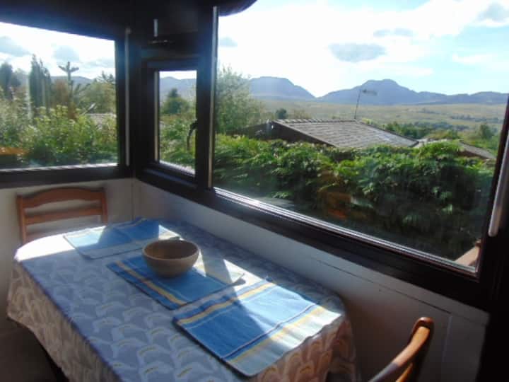 Cosy Wooden Cabin With Stunning Views - Wales