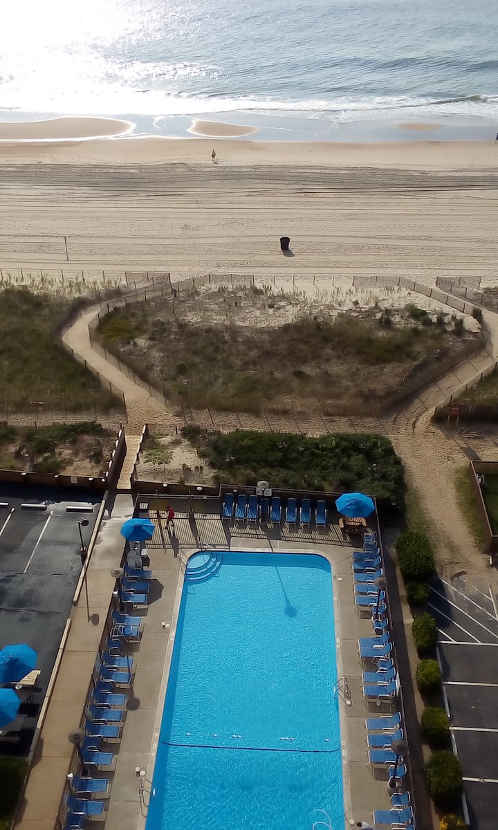 Oceanfront On The Free Beach- Pool-fun Starts Here - Ocean City, MD