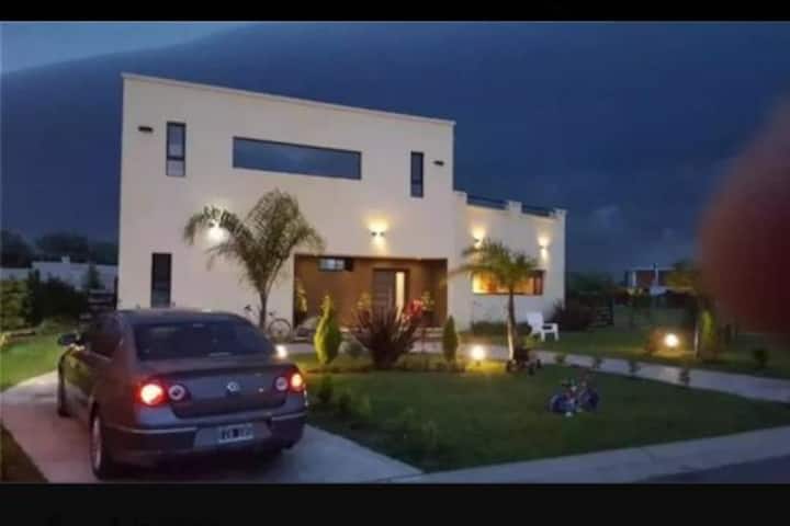 Casa 6 Amb. Barrio Priv. Haras Sta María Seg 24hs - Bethlehem