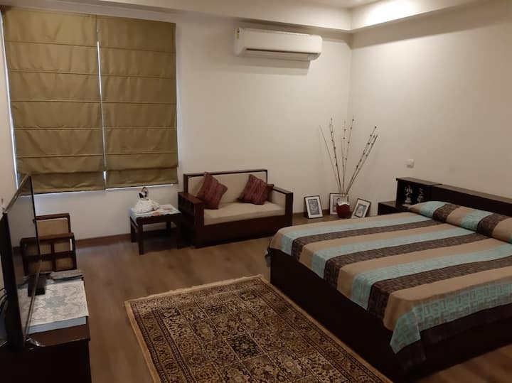South Delhi Home With Beautiful Terrace - New Delhi