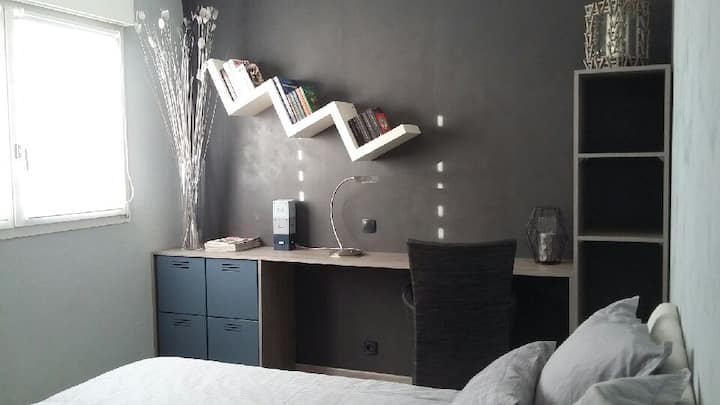 Chambre Avec Salle De Bain Et Wc Privés. - Beaune