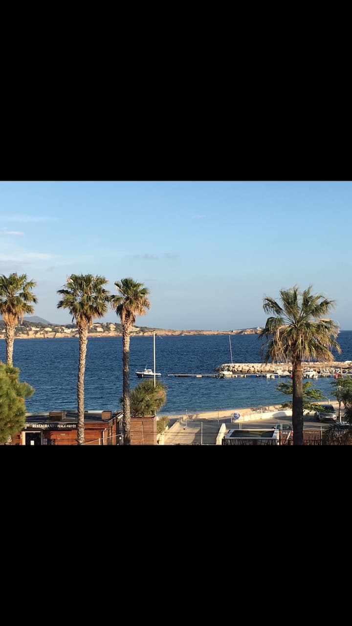 Sur Le Port De Bandol, Vue Panoramique Sur La Mer - Le Castellet