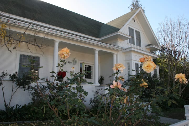 Family Home Close To All Long Beach Has To Offer - Long Beach, CA