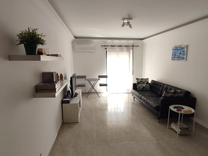 T2 -Monte Gordo- 100 Metros Da Praia. Com Garagem. - Monte Gordo