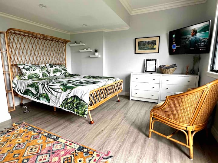 Studio Suite With Private Garden Jacuzzi - Los Angeles, CA