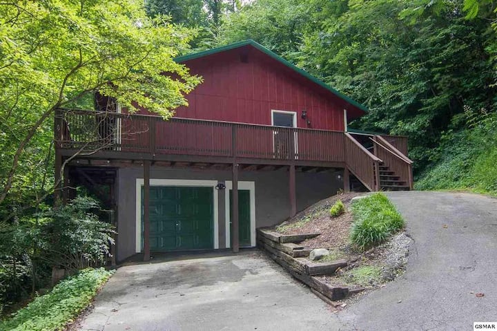 Secluded Cabin In Gatlinburg! Minutes From Downtown Gatlinburg! - Gatlinburg, TN