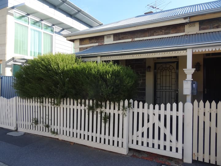 Harriett's Cottage - On Harriett's - Adelaide