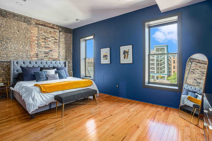 2 Story Condo (Downtown) - 4 Beds / 3 Full Baths - Grand Rapids, MI