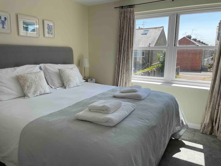 Courtyard House, With Parking And Patio Garden - Whitstable