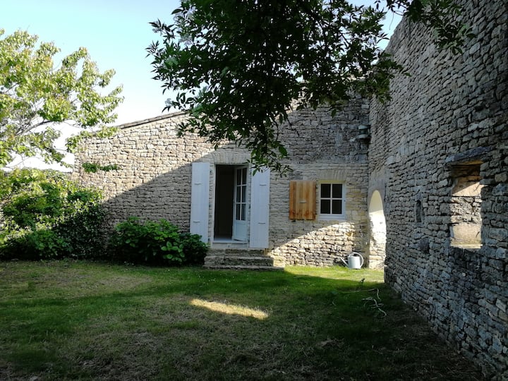 Dans Un éCrin De Verdure Proche Plage Et Commerces - レ島
