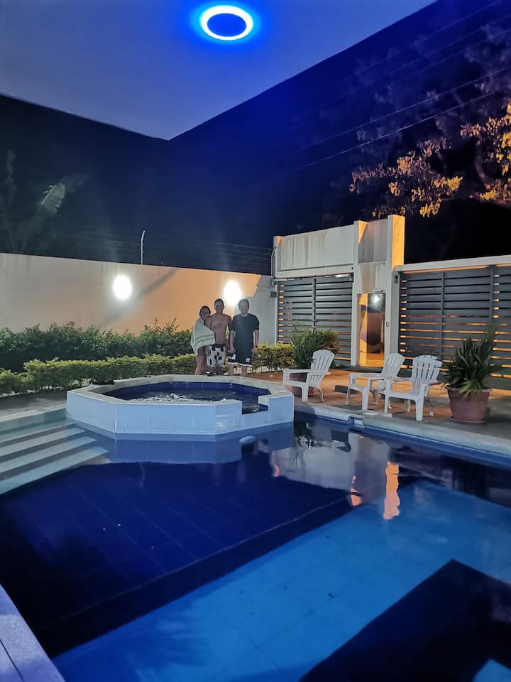 Siéntete En Casa En La Playa De Tonsupa - Atacames Cantón