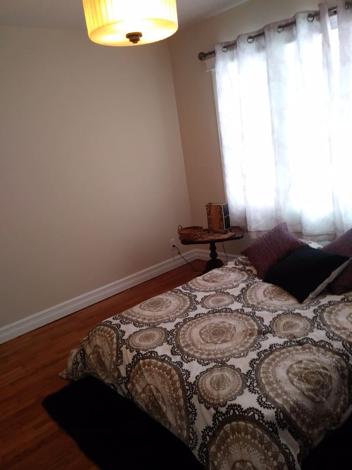 60's Bungalow Near Marda Loop - Calgary