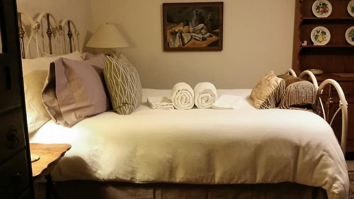 Clean Cottage-style Studio By Big Creek Greenway - Roswell, GA