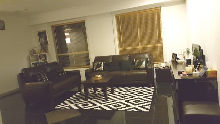 Quiet Room & Study Next To Shops/bus/train To Cbd - Kensington