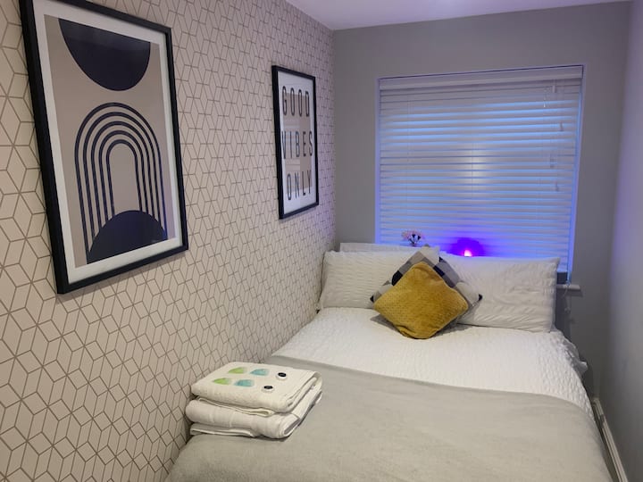 Clean And Comfy Double Room - Surbiton