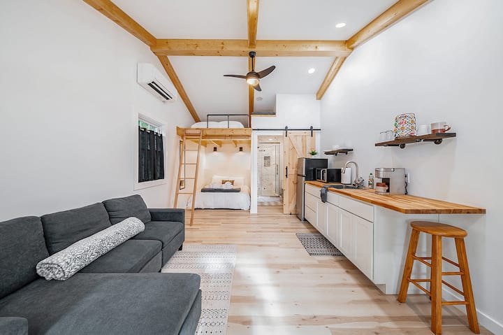 A Cozy Waterfront Loft - Portage, MI