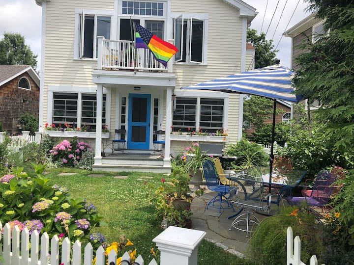 Bay-view Cottage By The Beach! - Bristol, RI