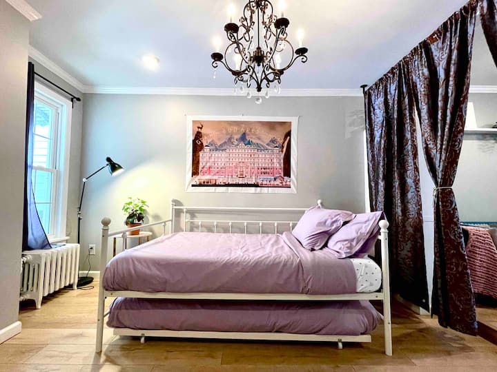 Spacious 3br Townhouse · Steps To Nyc Light Rail