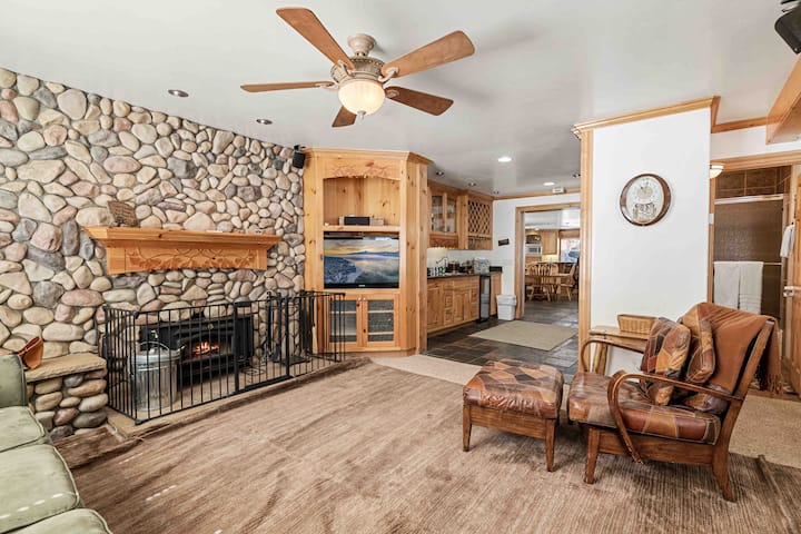 New Year’s Eve 5bd 3ba Sleeps 12 - 