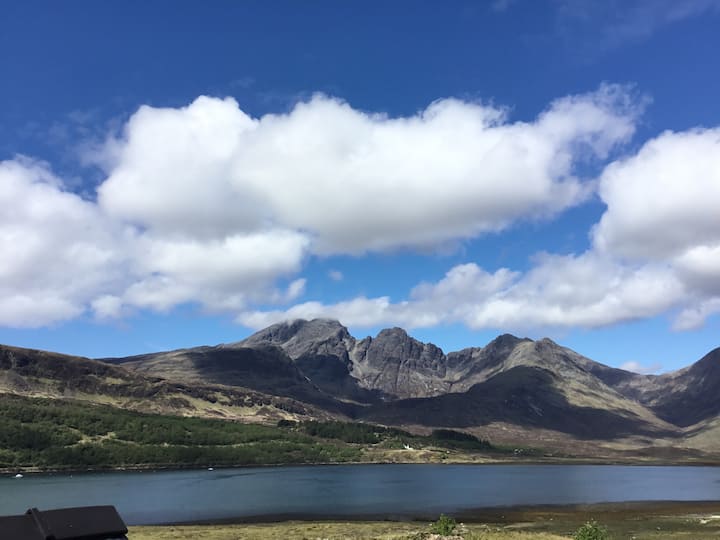 Skye Mountain Cottage- Spectacular Views - Broadford, UK