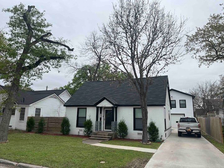 Bayou Beauty Cozy Home And Garage Apartment - Houston, TX