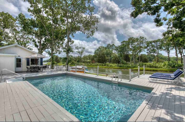 Southold Waterfront 4 Bed, Pool Open Til October - Greenport, NY