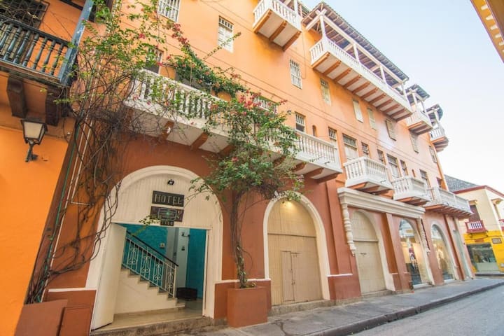 Walled City/ El Centro - Hotel Amenities, Condo - Cartagena