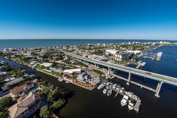 Downtown Duplex Cottage Studio - Fort Myers Beach, FL