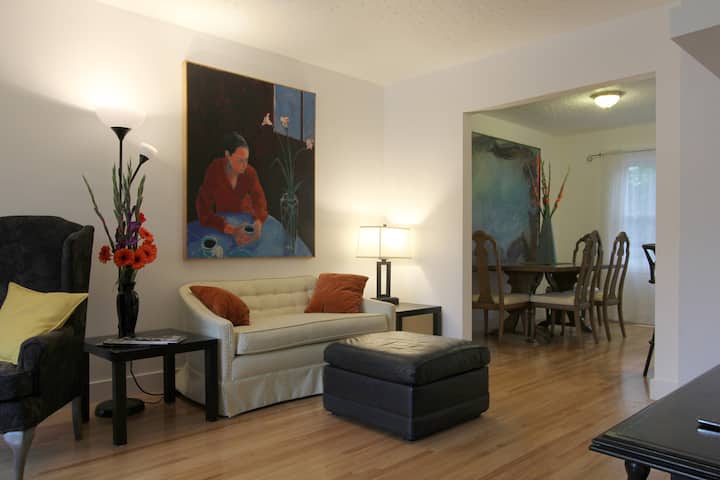 "The Alice"   Art On The Park  -  3 Bedroom Home - Calgary